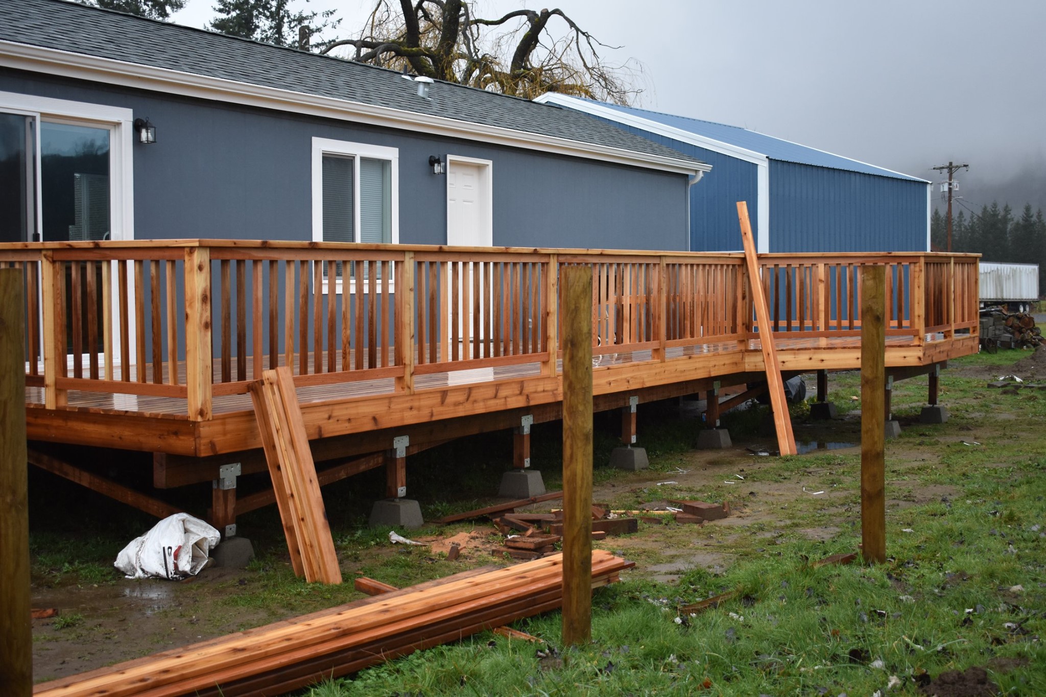 Deck with a wheelchair ramp and stairs – SUNSET DECKS
